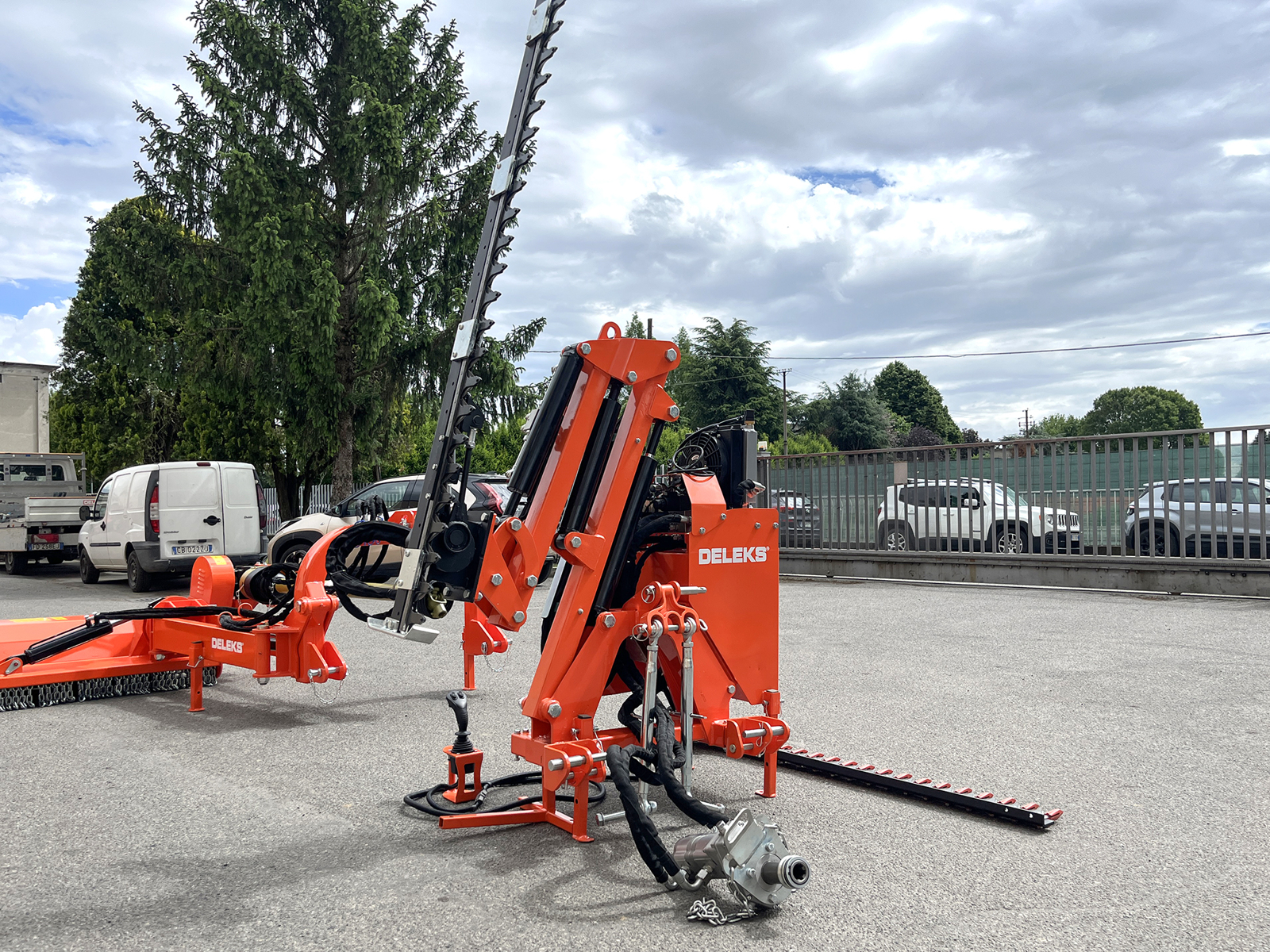 tractor mounted hedge cutter merlo